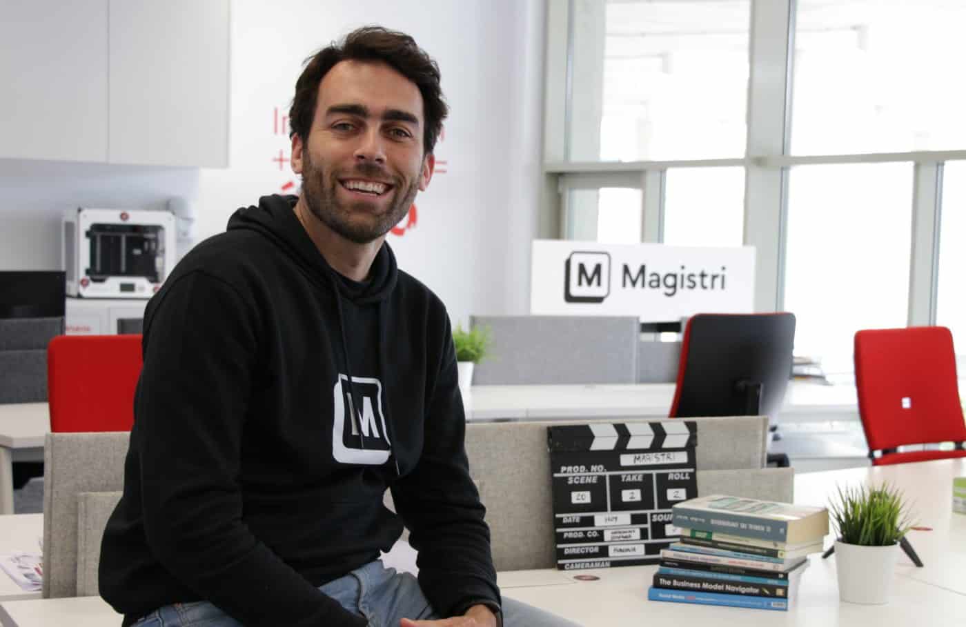 Magistri, contenidos educacionales a través de clases magistrales